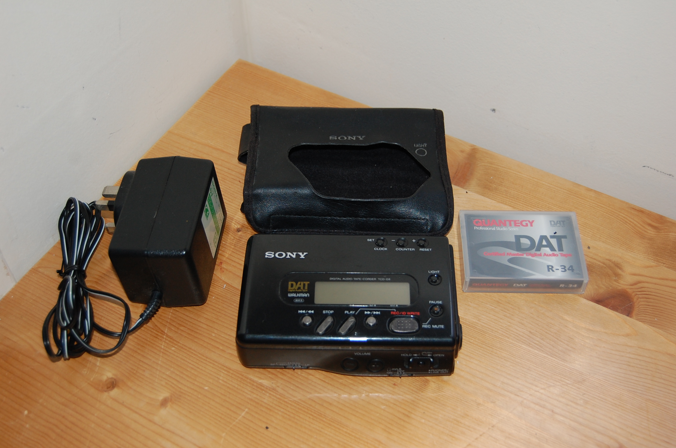 Sony TCD-D8 Portable DAT Recorder – Classic-Vintage-HiFi
